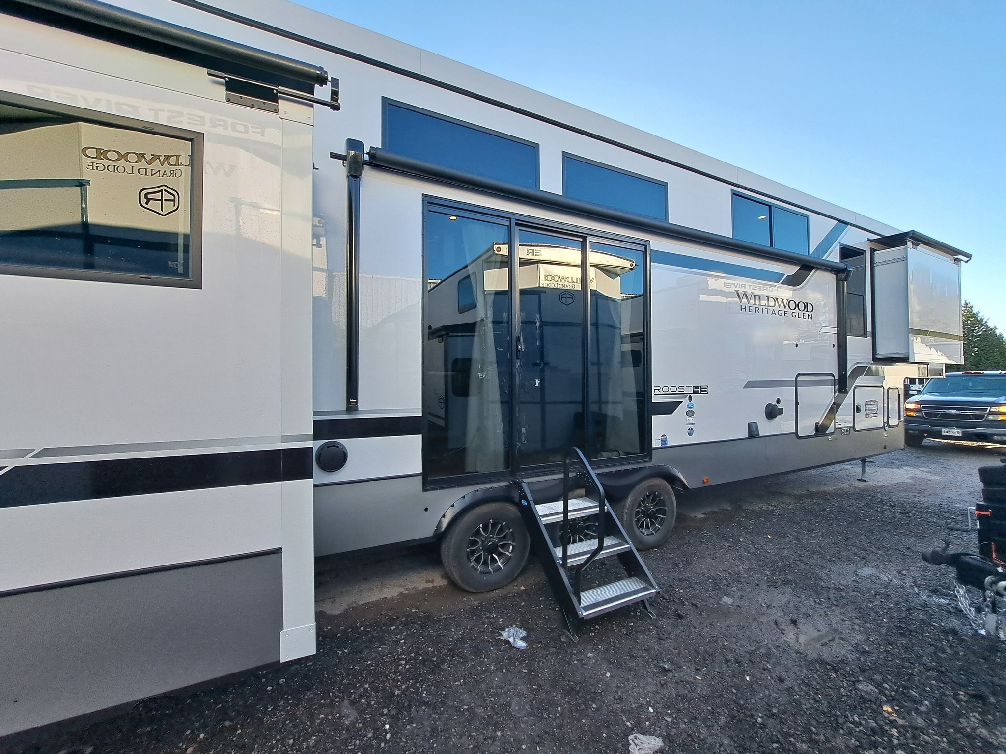 2025 Wildwood ROOST 43 in Stouffville, ON | McKenzie RV Trailers - 65954497