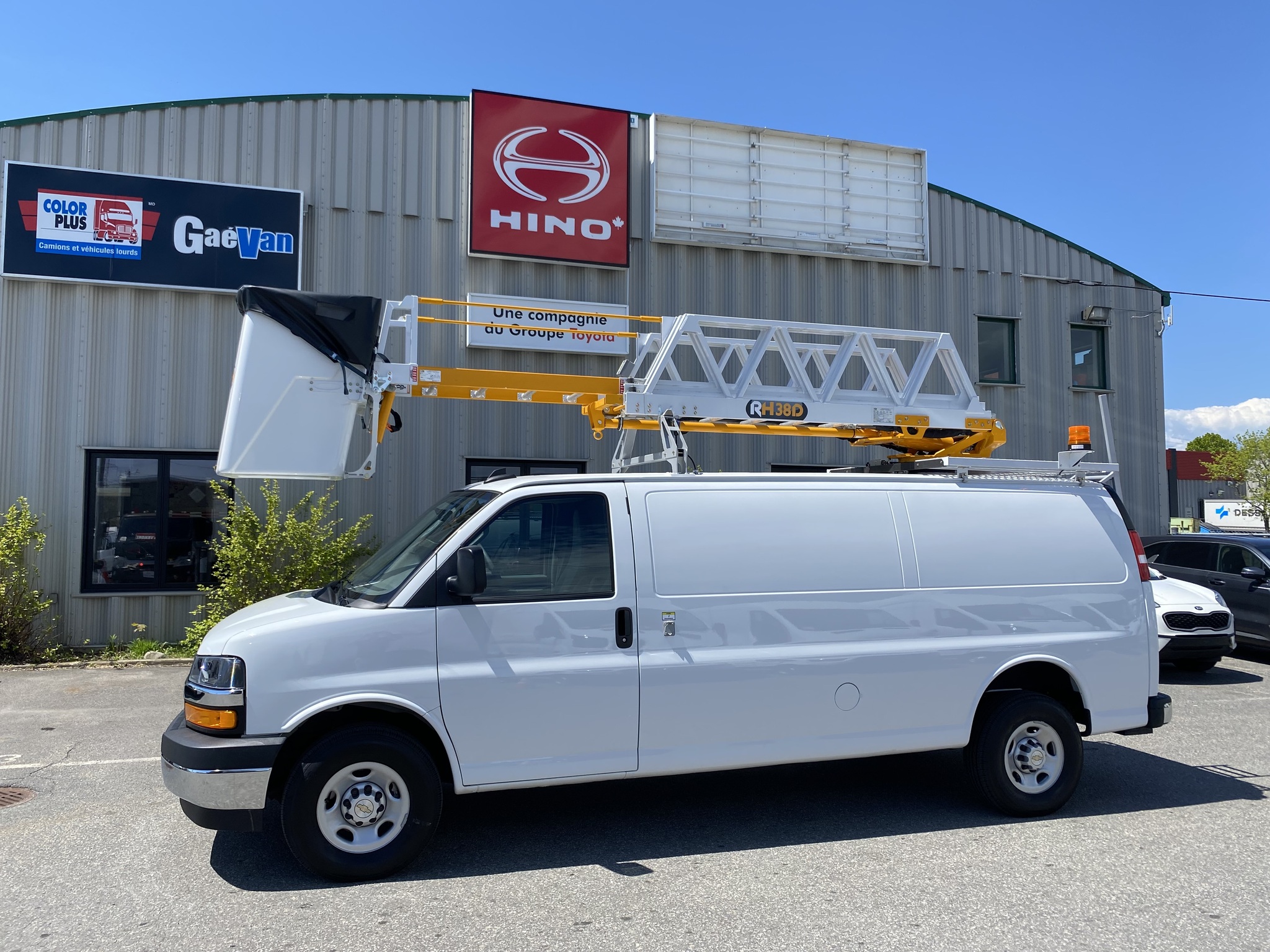 2024 Chevrolet Express 3500 Nacelle RH38D Isolé à Québec, QC | Les ...