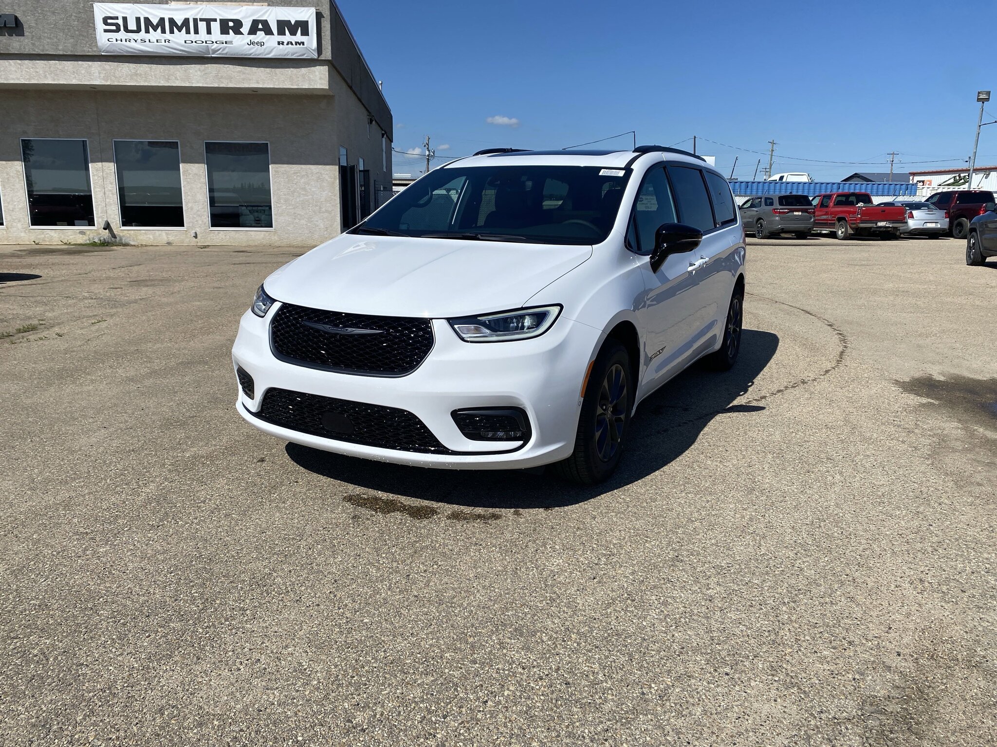 Used 2025 Chrysler Pacifica For Sale in Calgary | St# DSD609999